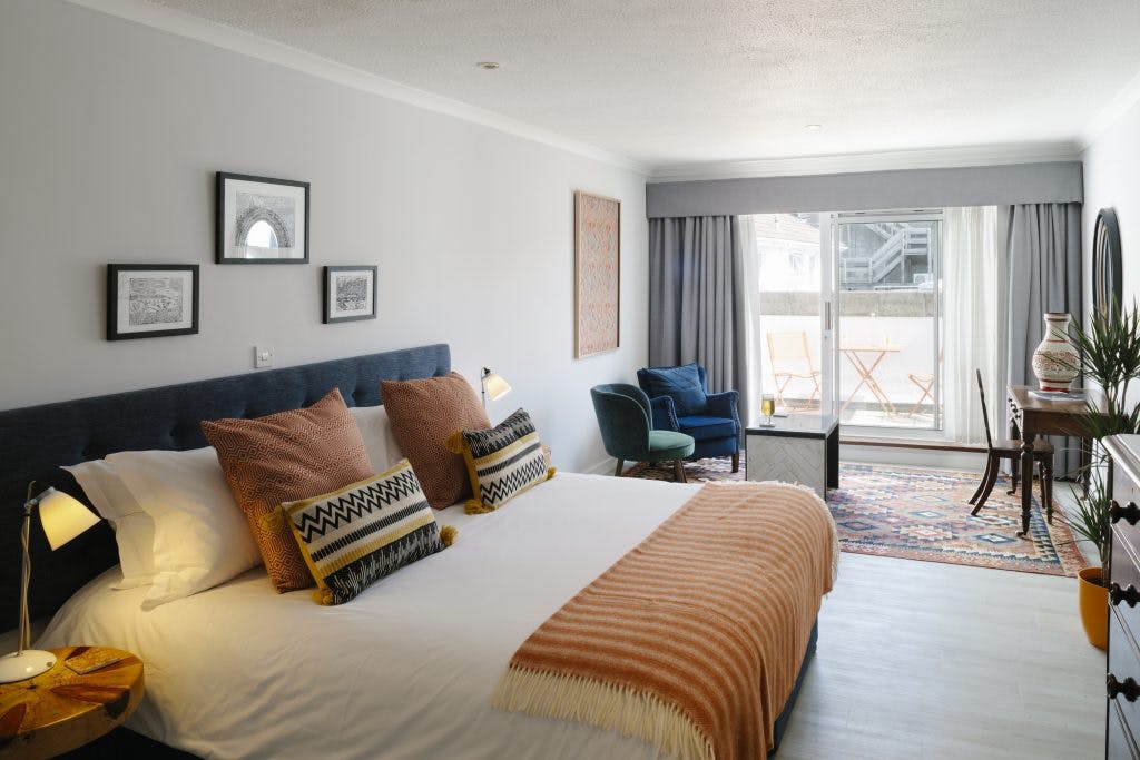 Linger Longer - Merchants Manor